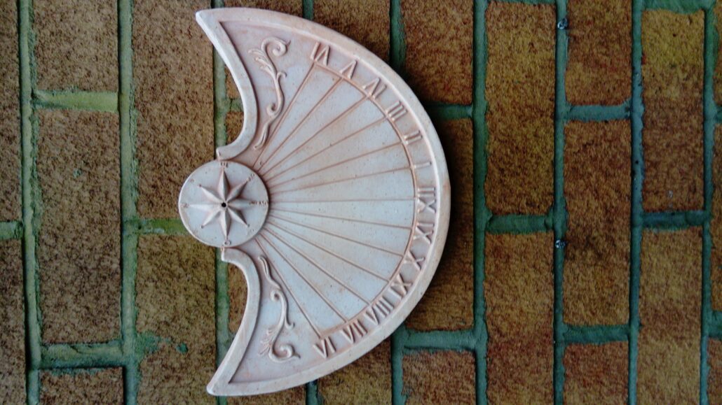 Curved Sundial - Terracotta World